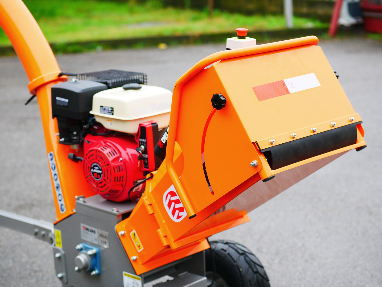 Biotrituratore a scoppio professionale per la produzione di cippato ...